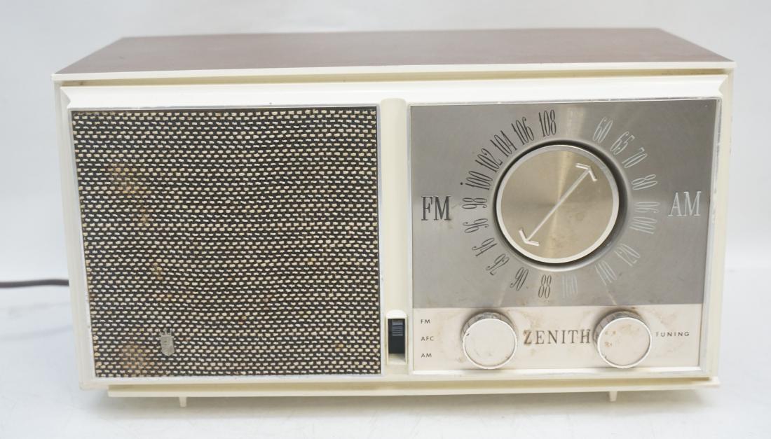 VINTAGE ZENITH TUBE RADIO MODEL M723