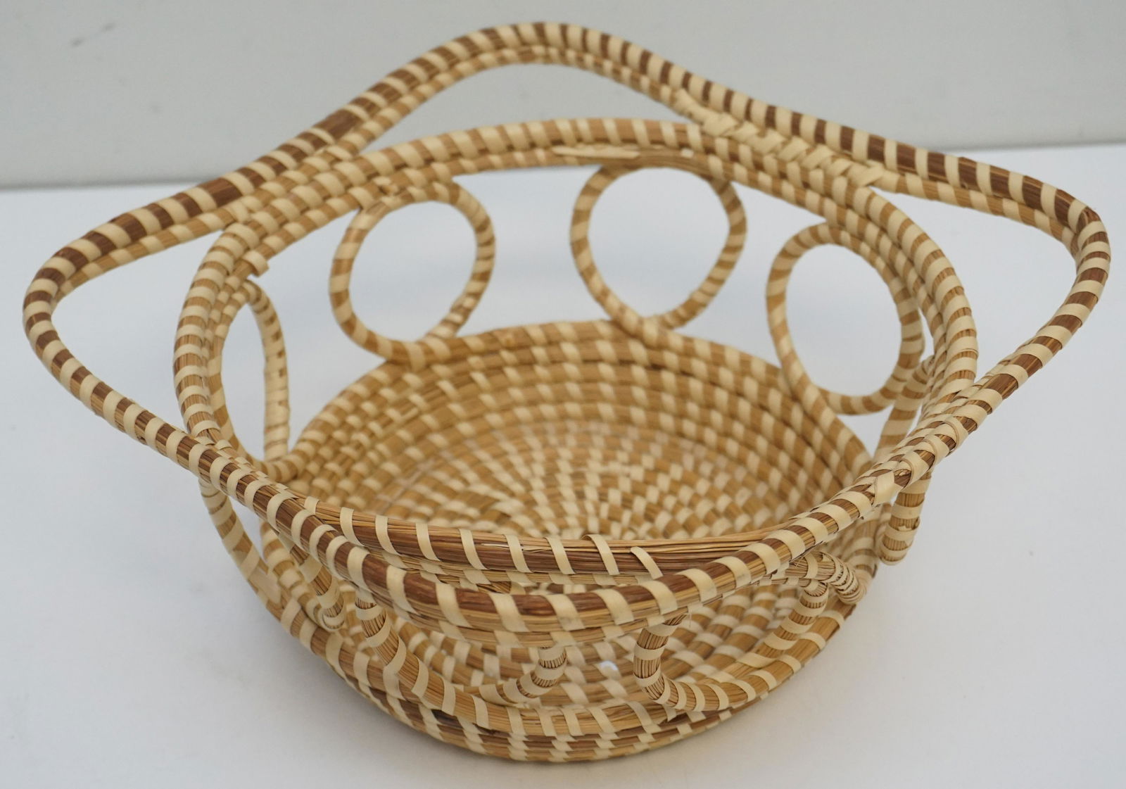 GULLAH SWEETGRASS BASKET - Oct 27, 2019 | Charleston Estate Auctions in SC