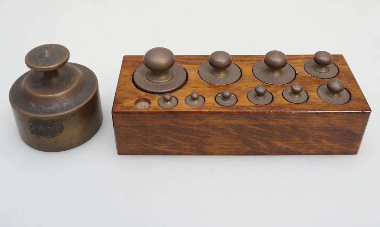 ANTIQUE WEIGHT SET - Jan 26, 2020 | Charleston Estate Auctions in SC