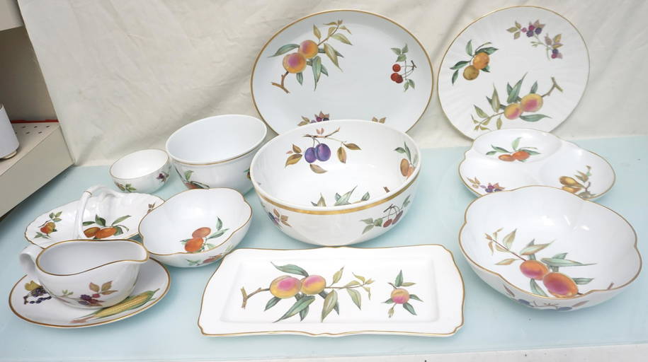 12 PC ROYAL WORCESTER EVESHAM CHINA - Aug 28, 2022 | Charleston Estate ...