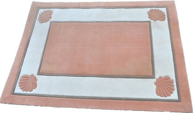 Sculpted Peach And Cream Shell Rug