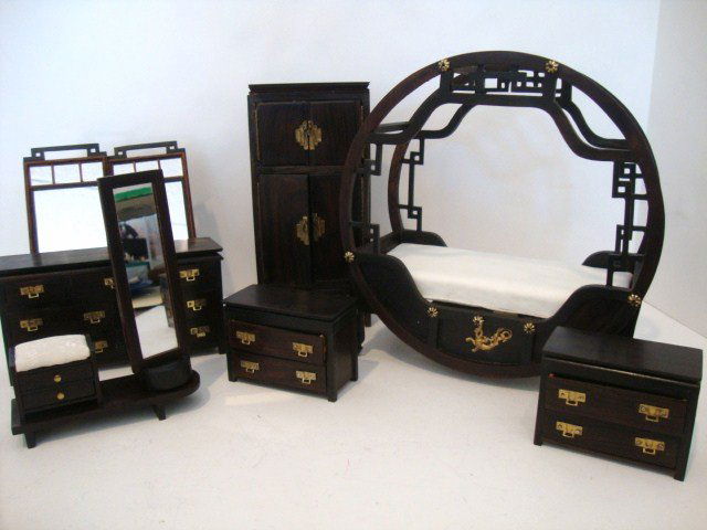 59: Art Russell Chinese Moon Bed