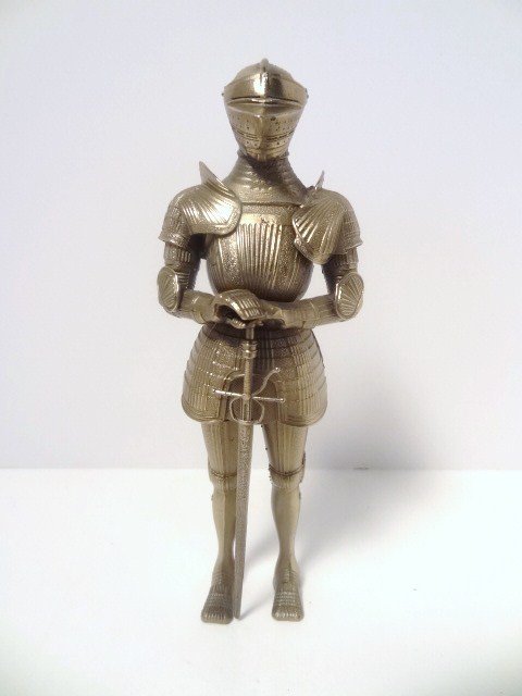 David Sciacca Suit of Armor - Oct 26, 2013 | Ron Rhoads Auctioneers in PA