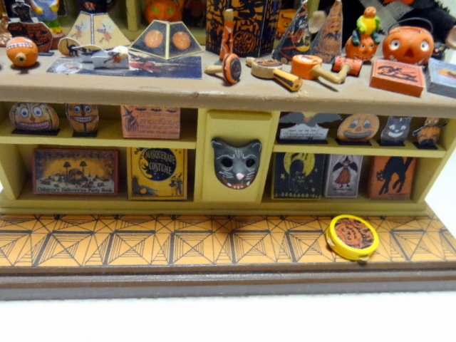 Lew Kummerow Miniature Halloween Store : Lot 855
