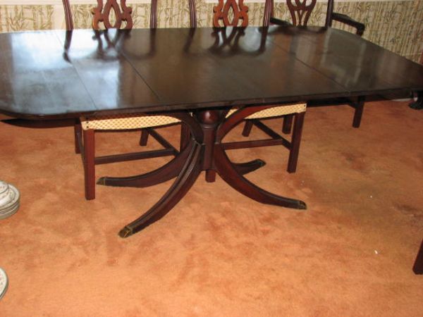 1930's Duncan Phyfe Dining Table