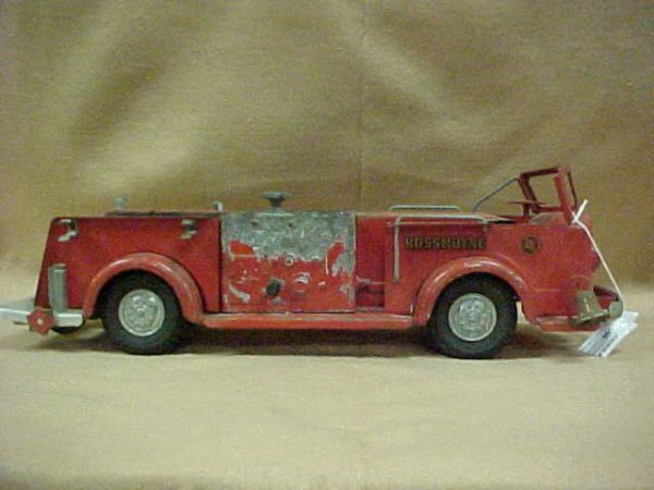 1545: Doepke short fire pumper truck.-less tank cover
