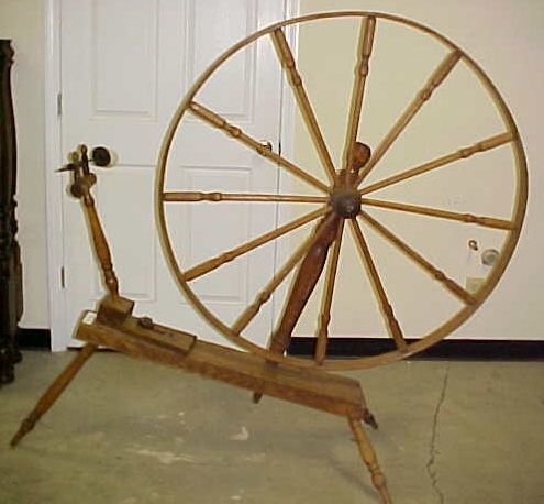 450: Antique large spinning wheel orig finish