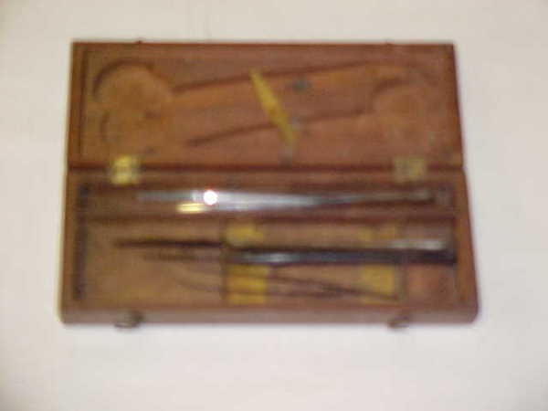 Late 1800s medical kit in orig case - Feb 04, 2005 | Ken's Antiques and ...