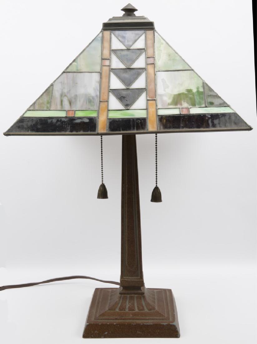 MODERN STAINED GLASS SQUARE SHADE TABLE LAMP