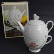 Lenox tea set - Sep 15, 2013 | Treadway Toomey Auctions in OH