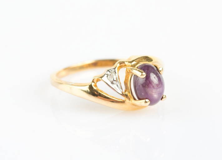 Ladies 14k Yellow Gold Red Star Sapphire Ring