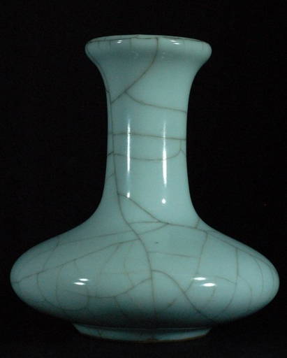 Guayao Glazed Crackleware Vase