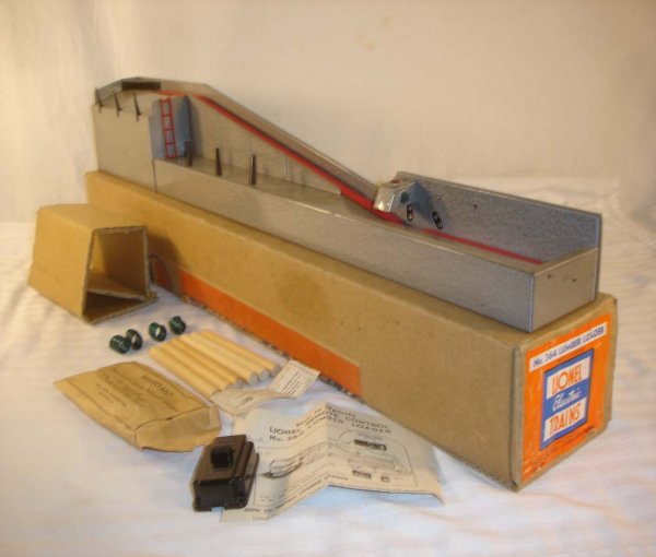 443: ABT: Great Lionel #364 Lumber Loader/Brick Box