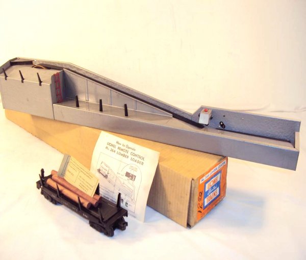 205: ABT: Lionel #364 Lumber Loader & #3461 Log Car/Nic