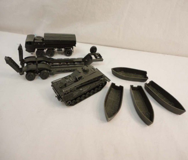 59: ABT: Roco HO Scale: 40 Assorted Military Vehicles : Lot 59