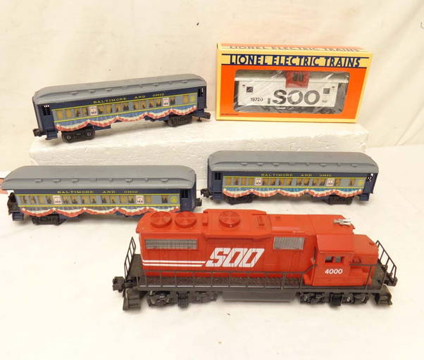 Abt: Lionel #4000 Soo Engine, #19720 Soo Caboose And