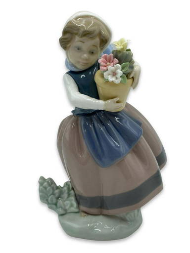 Lladro #5223 Spring Is Here Porcelain Figure