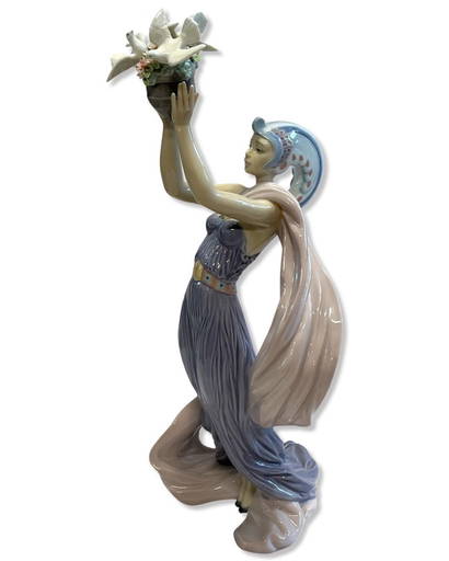 Lladro #6324 Princess Of Peace Porcelain Figurines