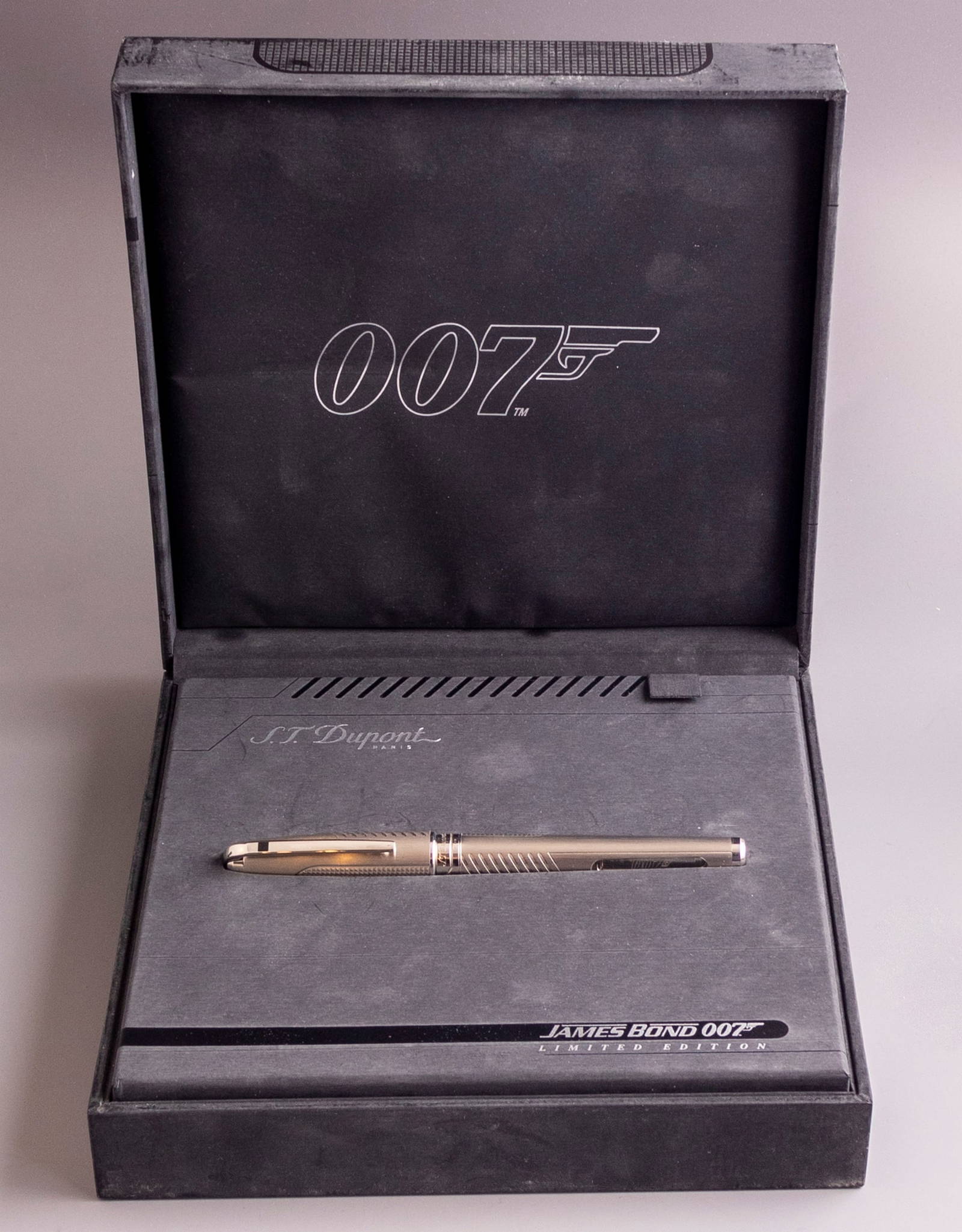 S.t. Dupont James Bond 007 Fountain Pen, Limited Edition Auction
