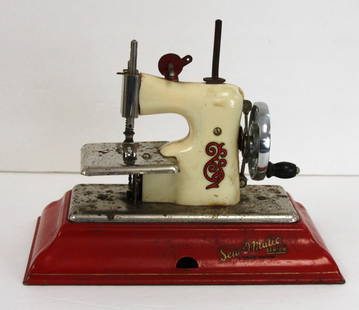 Sew O Matic Senior Straco Toy Sewing Machine