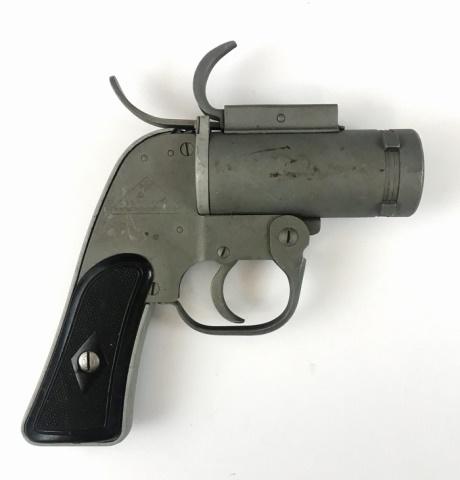 WW2 US Type AN M8 Flare Pistol - Jan 18, 2020 | J. James Auctioneers ...