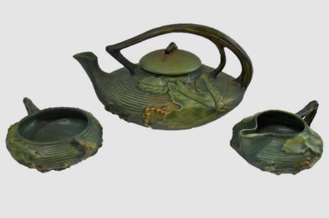 Roseville Pottery Tea Set "Bushberry", 1941