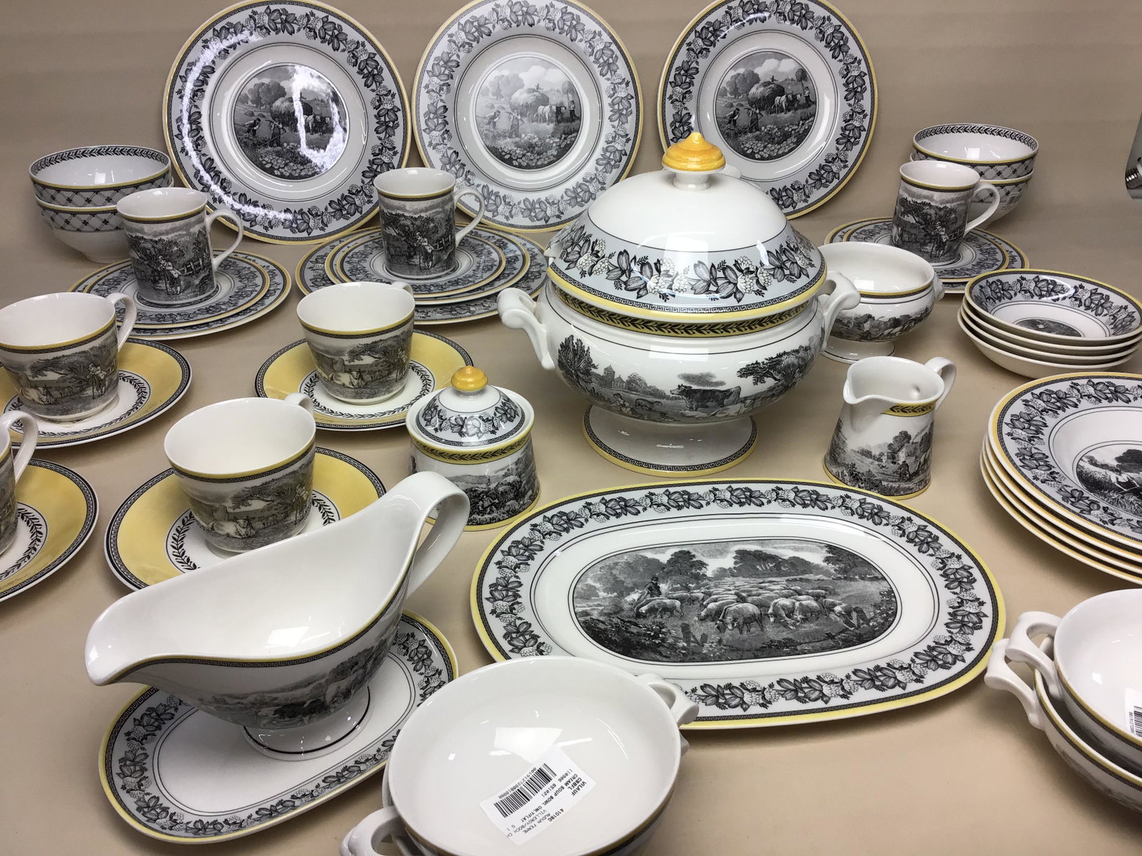 Villeroy Und Boch Fine China Set