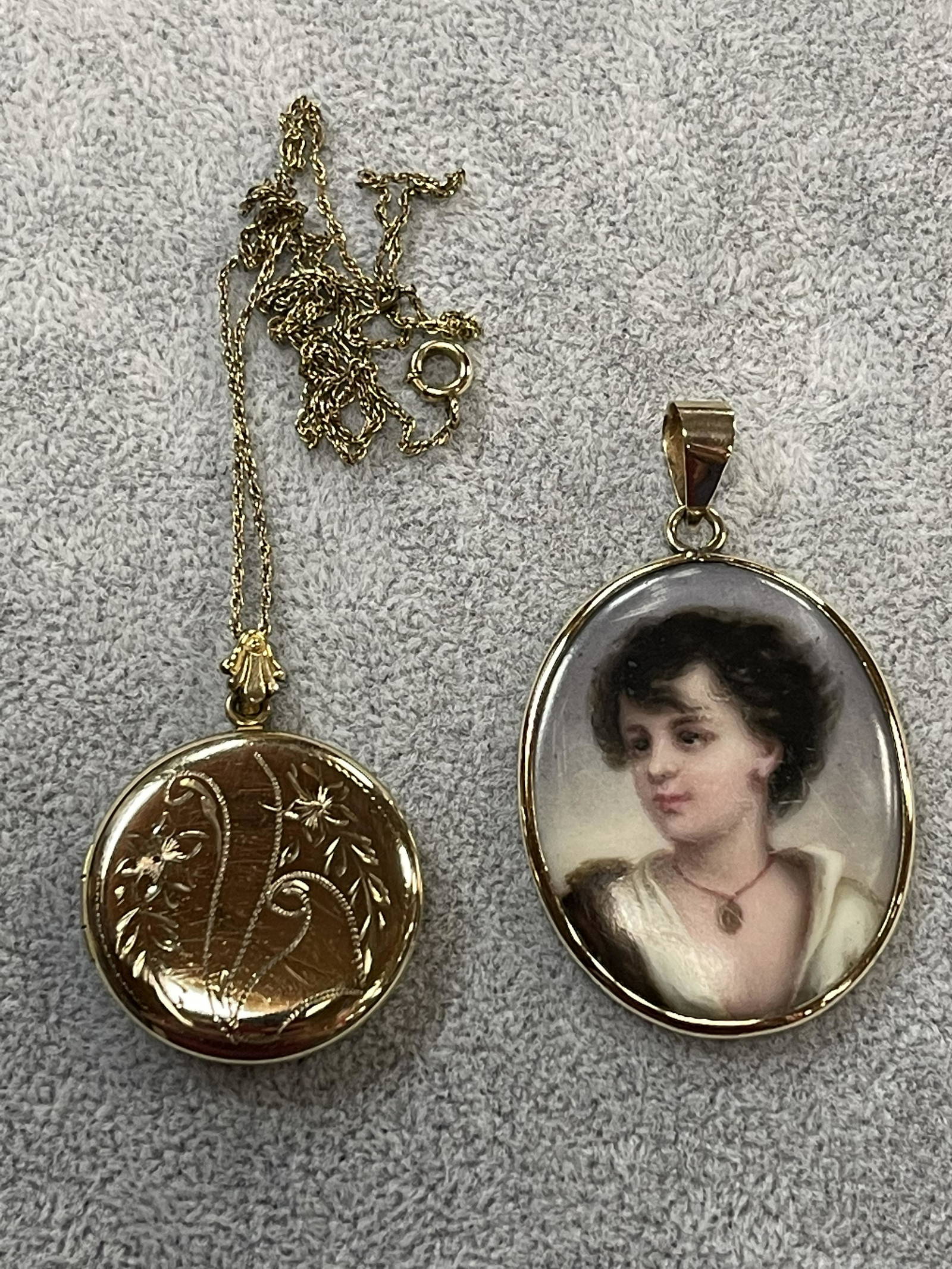14k Locket And Cameo Auction