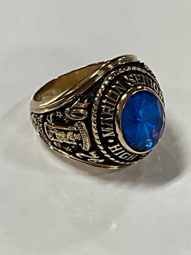 1976 10k Yellow Gold Class Ring