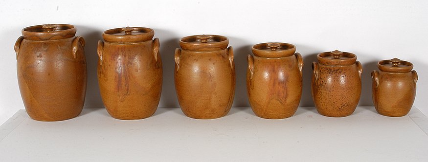 W.j. Gordy. Six Graduated Bean Pots.