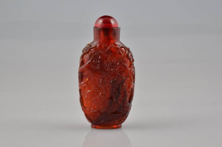 A Carved Amber Snuff Bottle Of 'su Wu Mu Yang',