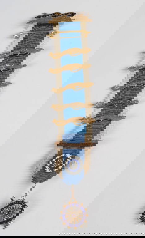 Gold & Gold-filled Dar Medal Auction