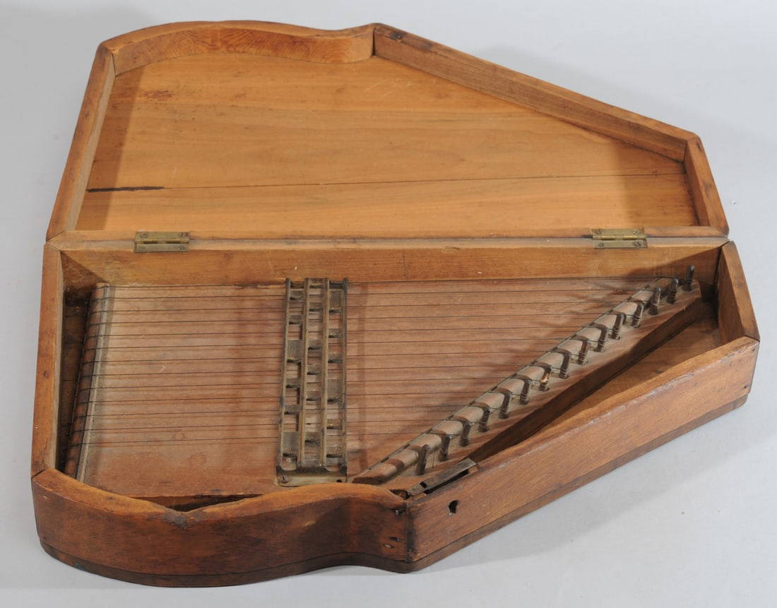 Antique Phonoharp In Case Auction