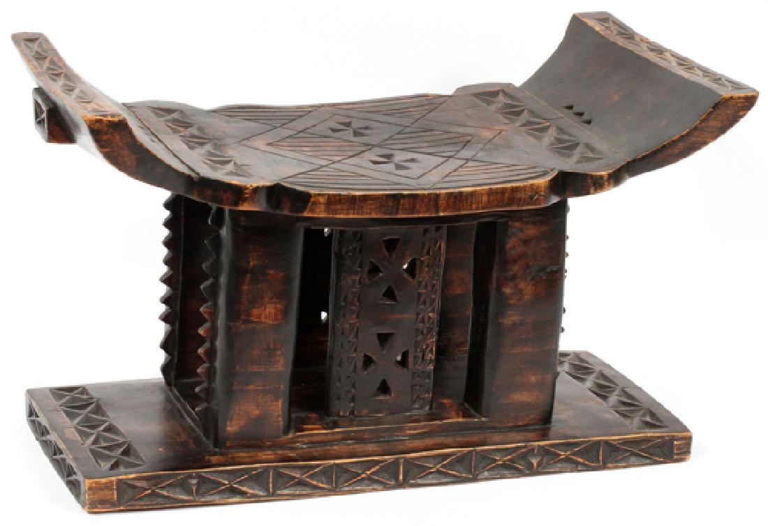 GHANA HAND CARVED WOOD BENCH - Nov 18, 2017 | DuMouchelles in MI