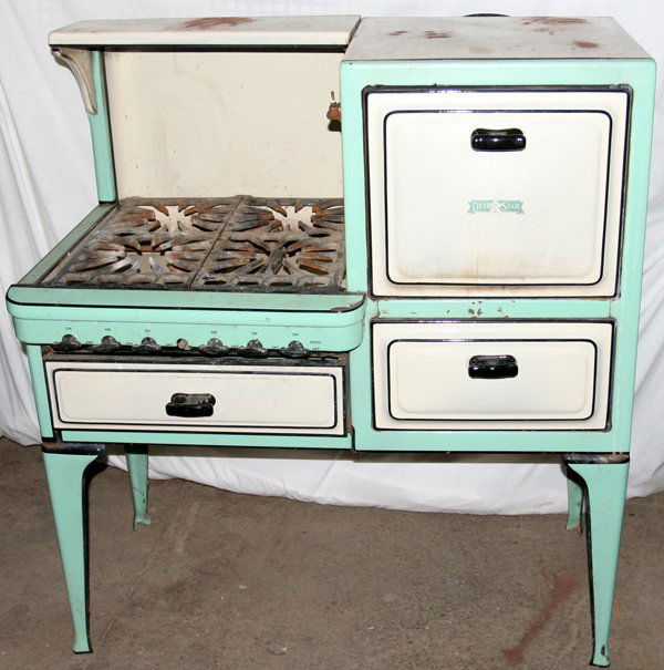 070379: ART DECO "DETROIT STAR" GAS STOVE, C.1900