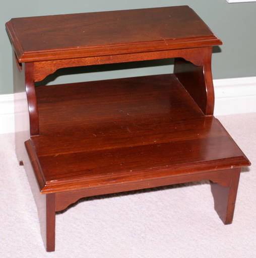 Mahogany Bed Steps, H14"