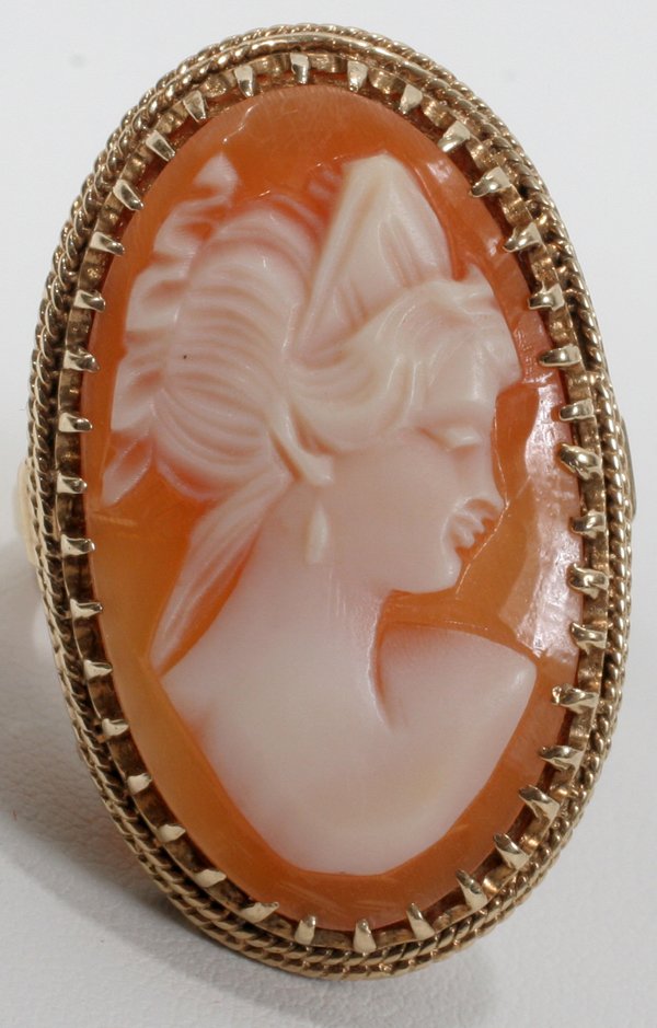 050197: SIFFARI CAMEO RING SET IN 10 KT YELLOW GOLD