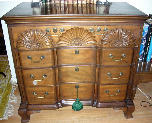 111096: KITTINGER MAHOGANY BLOCK-FRONT CHEST H 35"