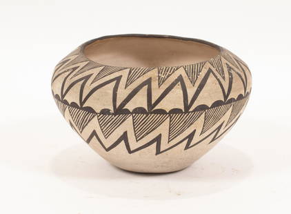 5 Native American Acoma Pottery Vessels