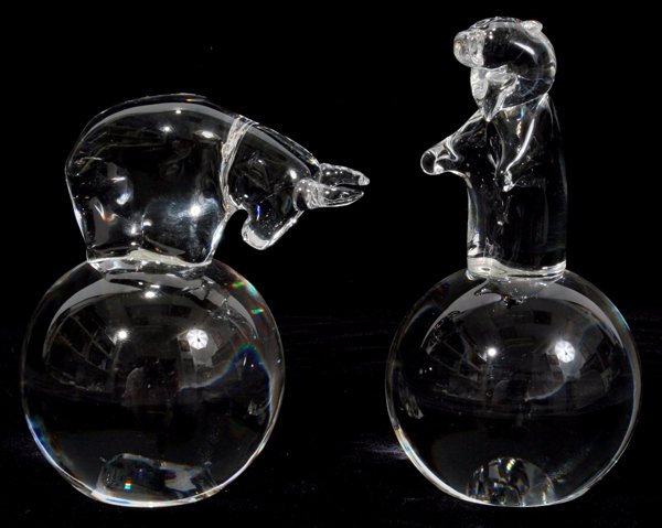 112137: STEUBEN CRYSTAL PAPERWEIGHTS OF BULL AND BEAR