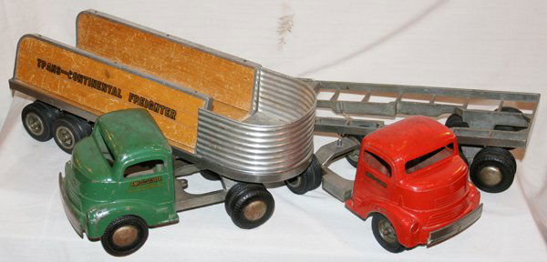 030348: SMITTY TOY TRUCKS & TRAILERS, 2 PCS., H 6",