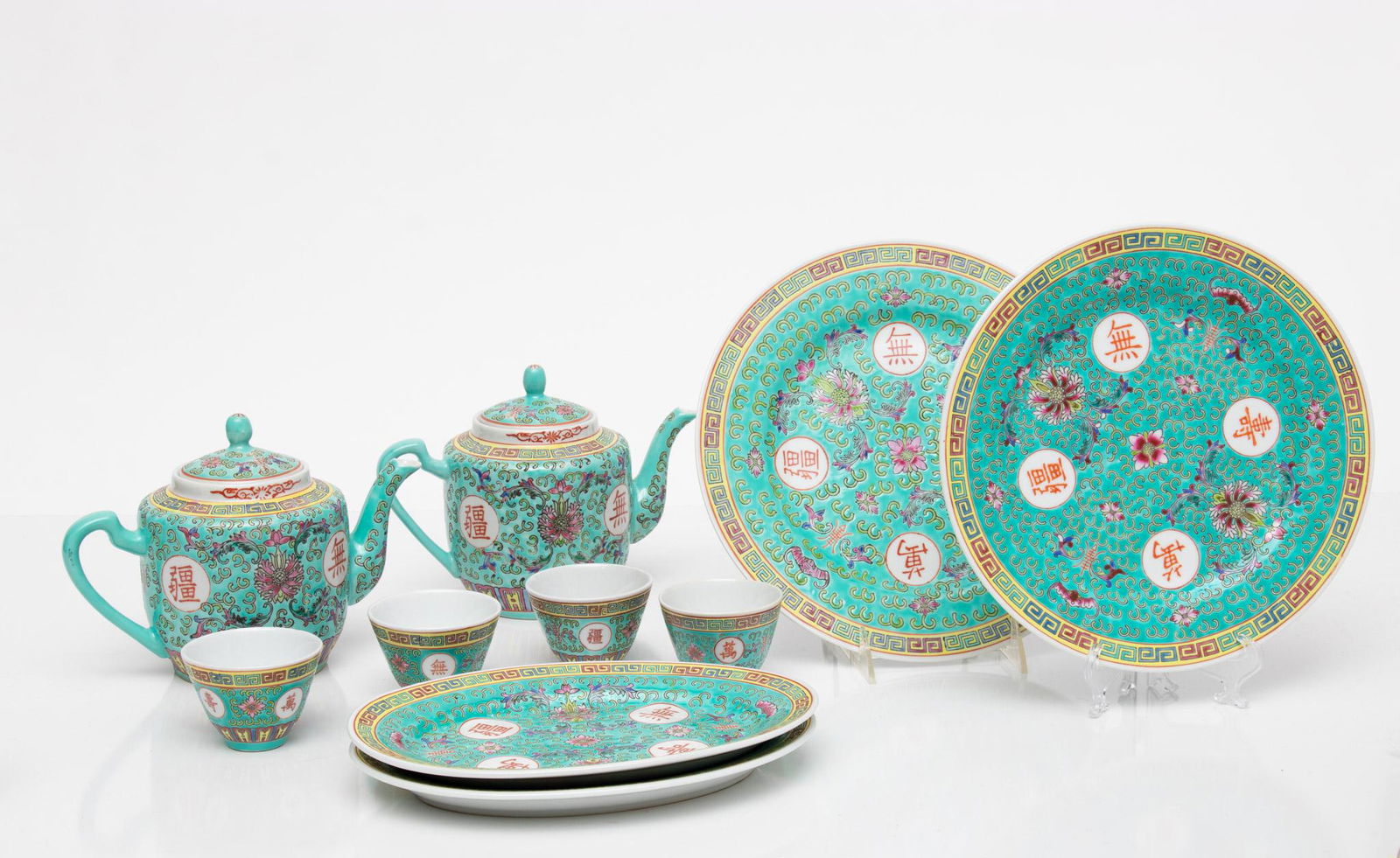 Japanese Porcelain Dinner Plates, 40 Pcs.. Dia 10"