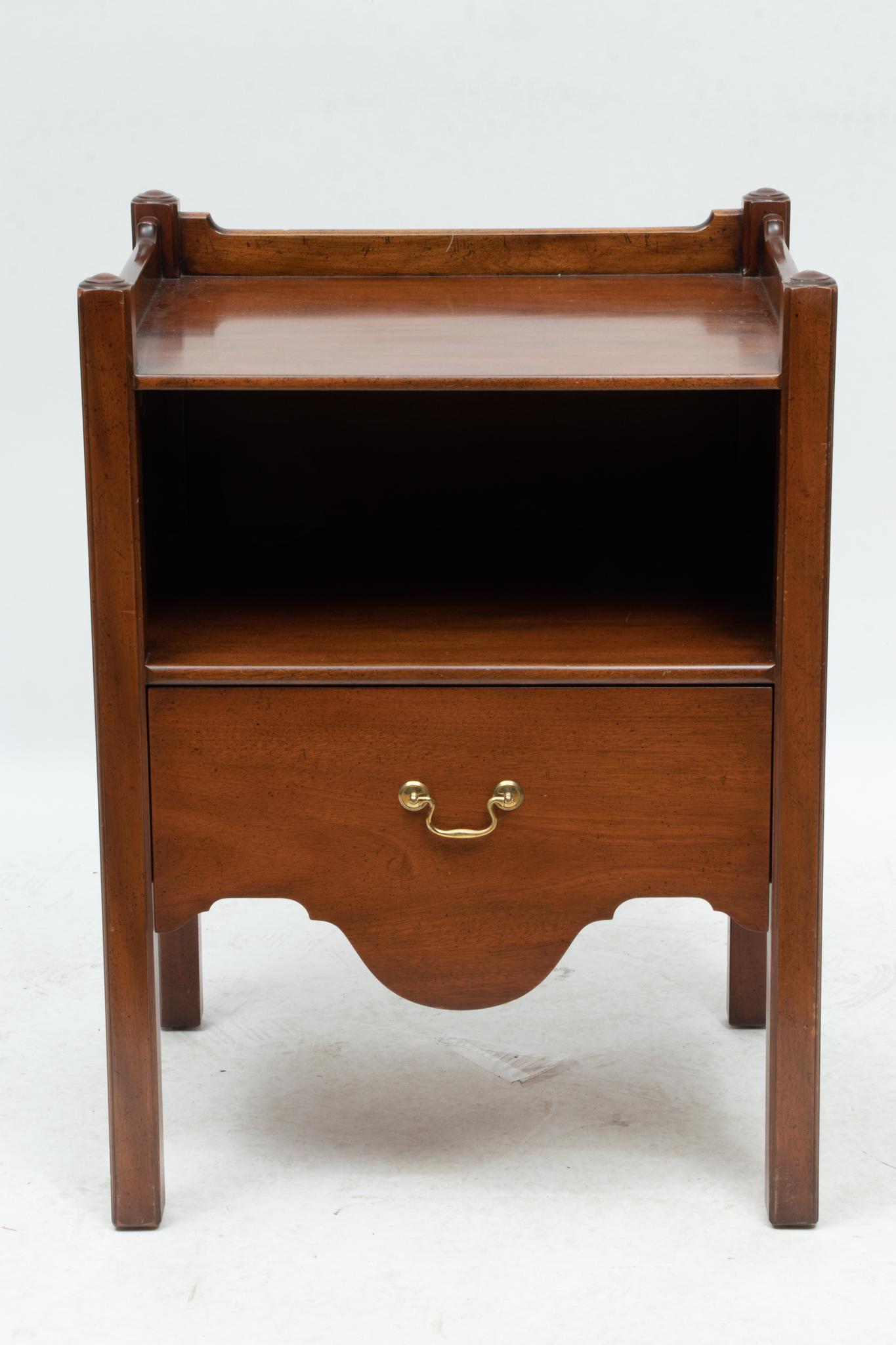 Federal Style Desks & Writing Tables for Sale at Auction
