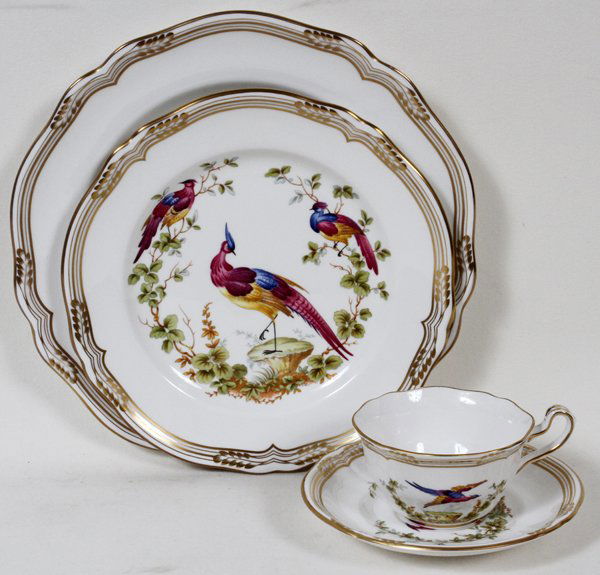 SPODE 'CHELSEA BIRD, GOLD' PORCELAIN DINNER SET