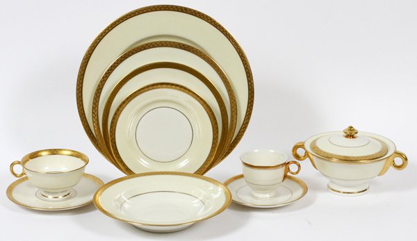 THEODORE HAVILAND 'MADISON' PORCELAIN DINNER SET