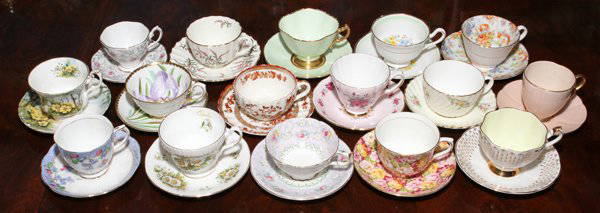 English Porcelain Tea Cups & Saucers 16 Sets