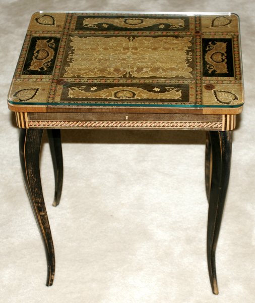 Swiss Music Box on Table - May 31, 2015 | Kaminski Auctions in MA