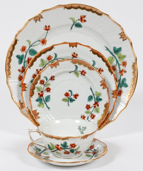 HEREND 'LIVIA' PORCELAIN DINNER SET 40 PIECES
