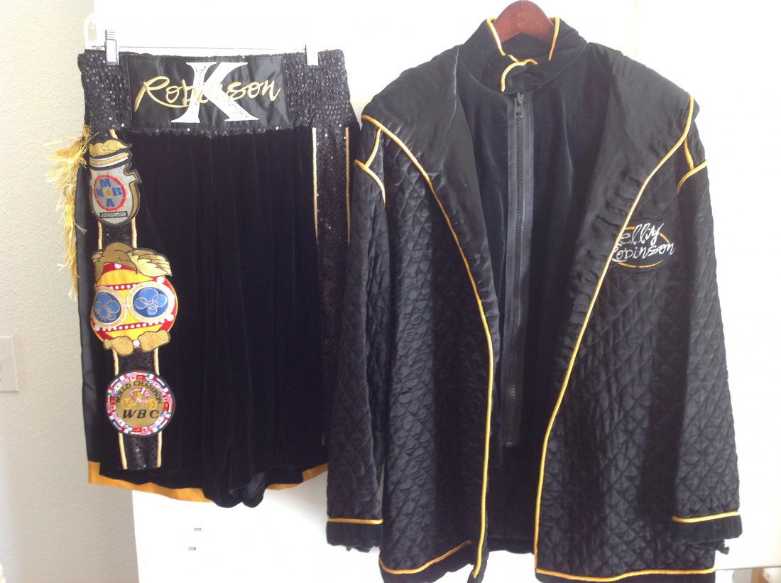 EDDIE MURPHYS BOXING COSTUME FROM MOVIE "I SPY" - Mar 18, 2015 | Bijou ...