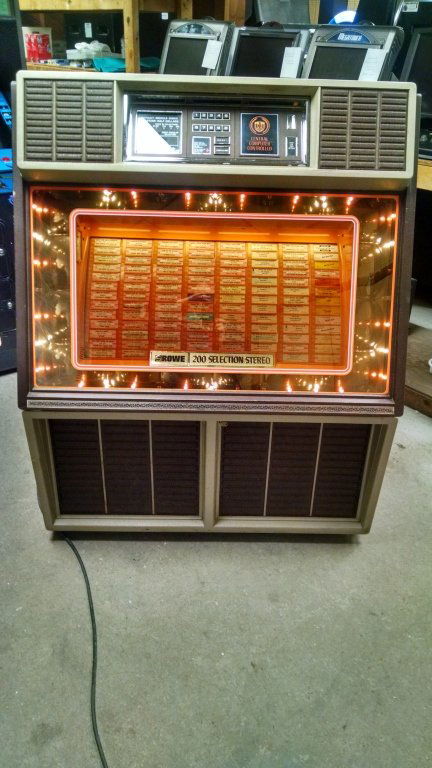 ROWE R-86 45 JUKEBOX W/ 100 RECORDS